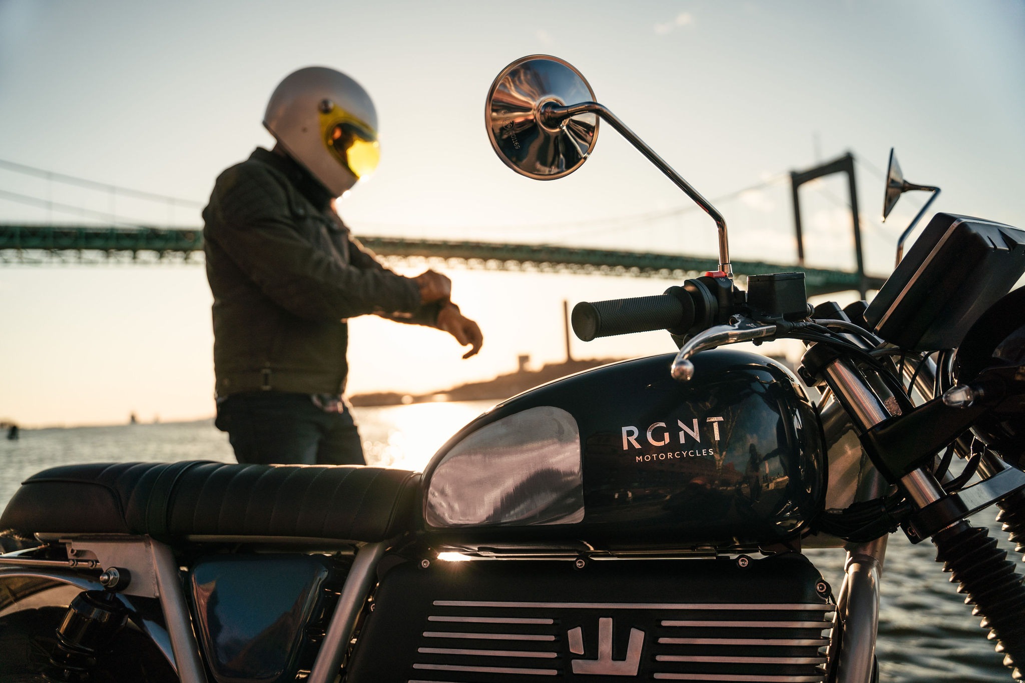 RGNT Electric Motorcycles: Staying Connected in Style RGNT Electric Motorcycles: Staying Connected in Style